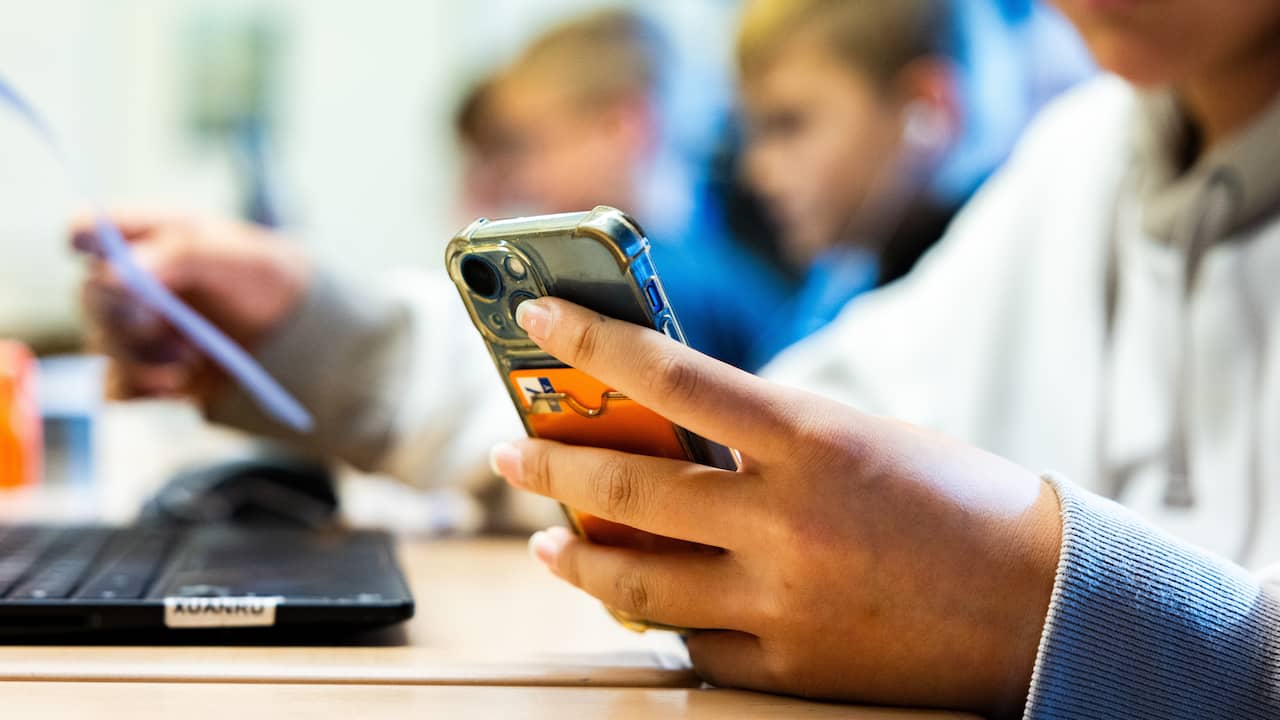 Ook Spanje verbiedt sociale media voor kinderen jonger dan 16 ...