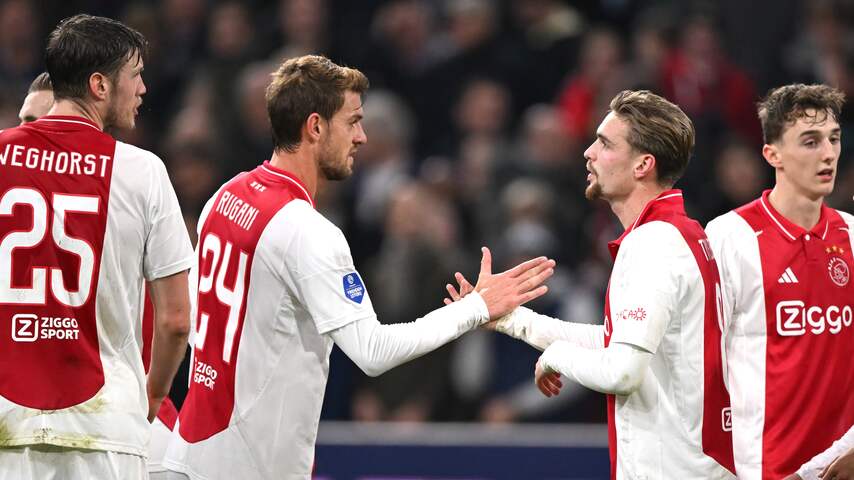 Ajax profiteert van missers PSV en FC Utrecht door simpele zege op Almere City | Voetbal | NU.nl