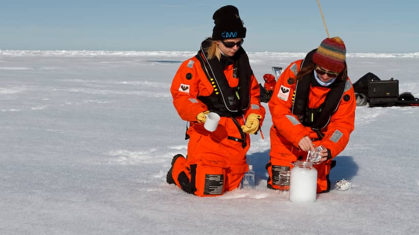 Sneeuw op Noordpool bevat kleine plastic deeltjes uit de lucht ...