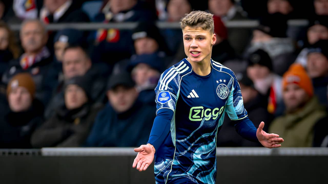 Steur (18) breekt door bij Ajax: 'Gesprekje met Van Gaal gaf vertrouwen ...
