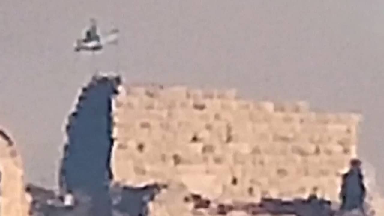 Israelische vlag wappert boven eeuwenoude kasteelruine in Libanon | NU.nl