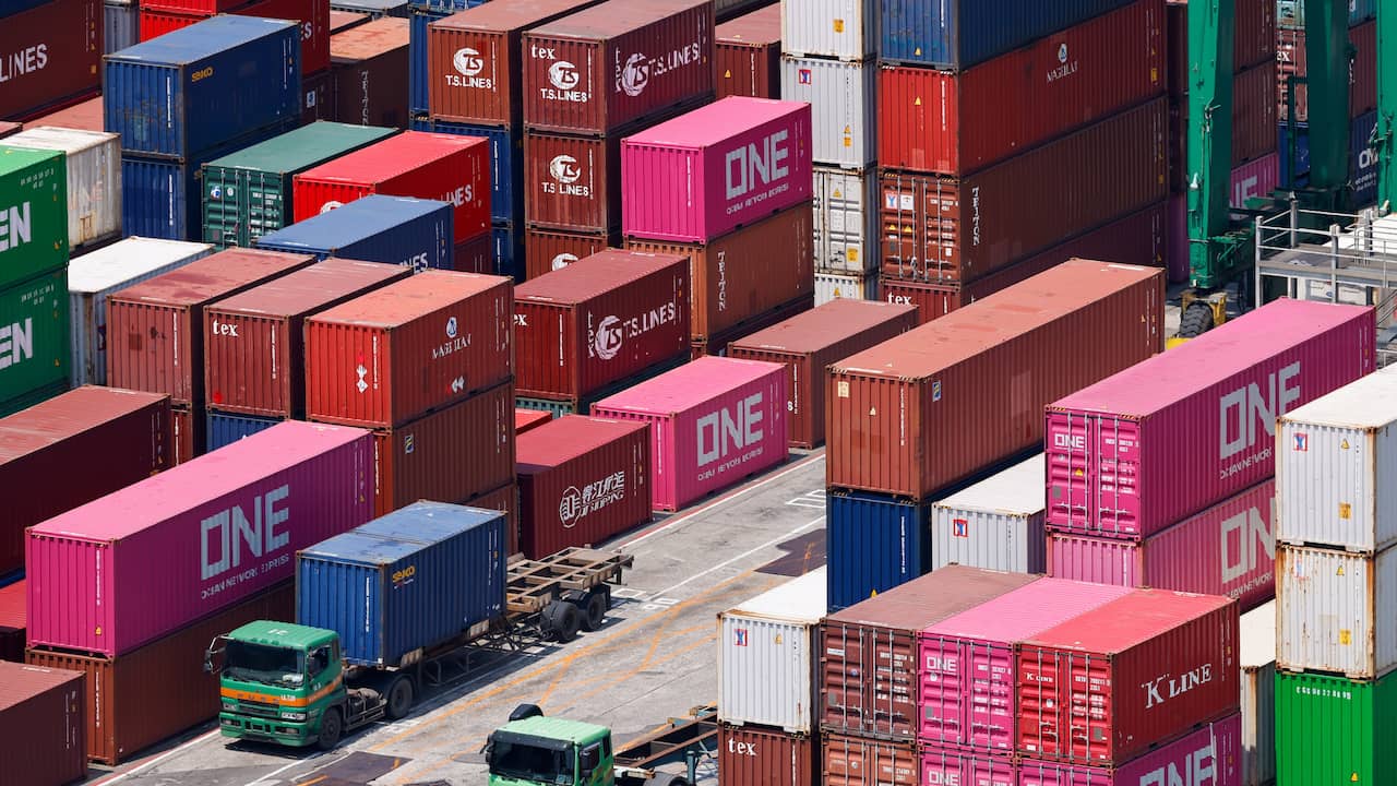 Hogere importheffingen van kracht: EU-producten in VS 15 procent duurder | Economie | NU.nl