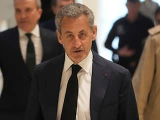 Franse oud-president Sarkozy begint aan vijf jaar durende gevangenisstraf | Buitenland | NU.nl