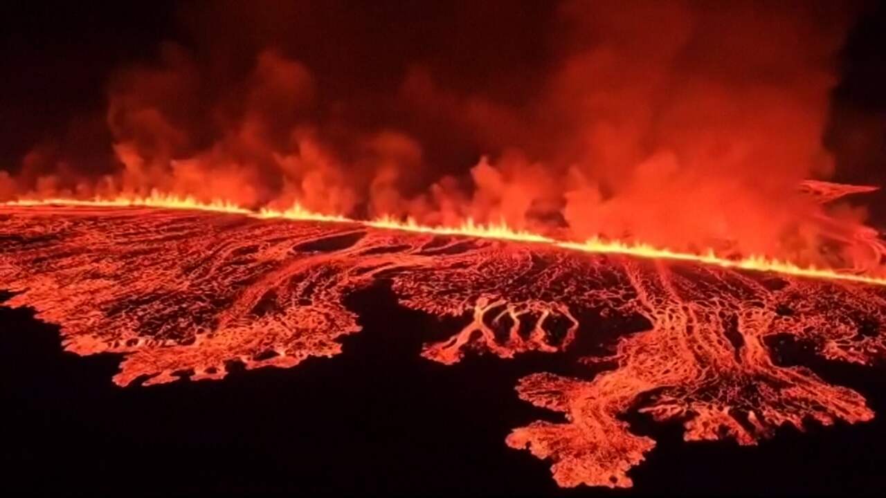 Lava stroomt over IJslands schiereiland na uitbarsting | NU.nl