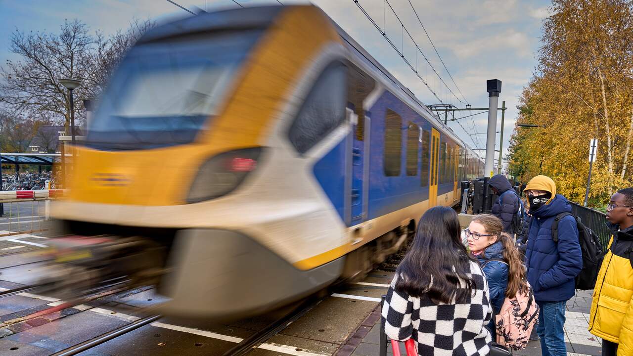 In nieuwe dienstregeling van de NS is een derde van de treinen langer ...