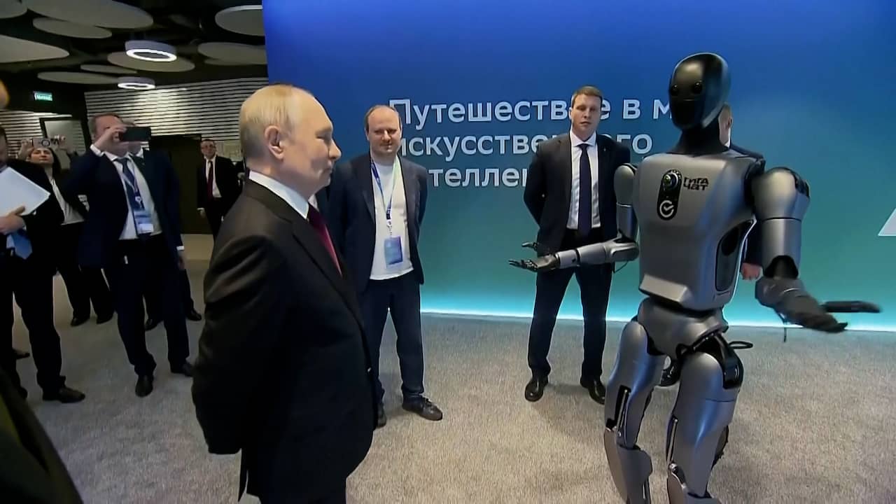 Russische robot heet Poetin welkom en doet dansje | NU.nl