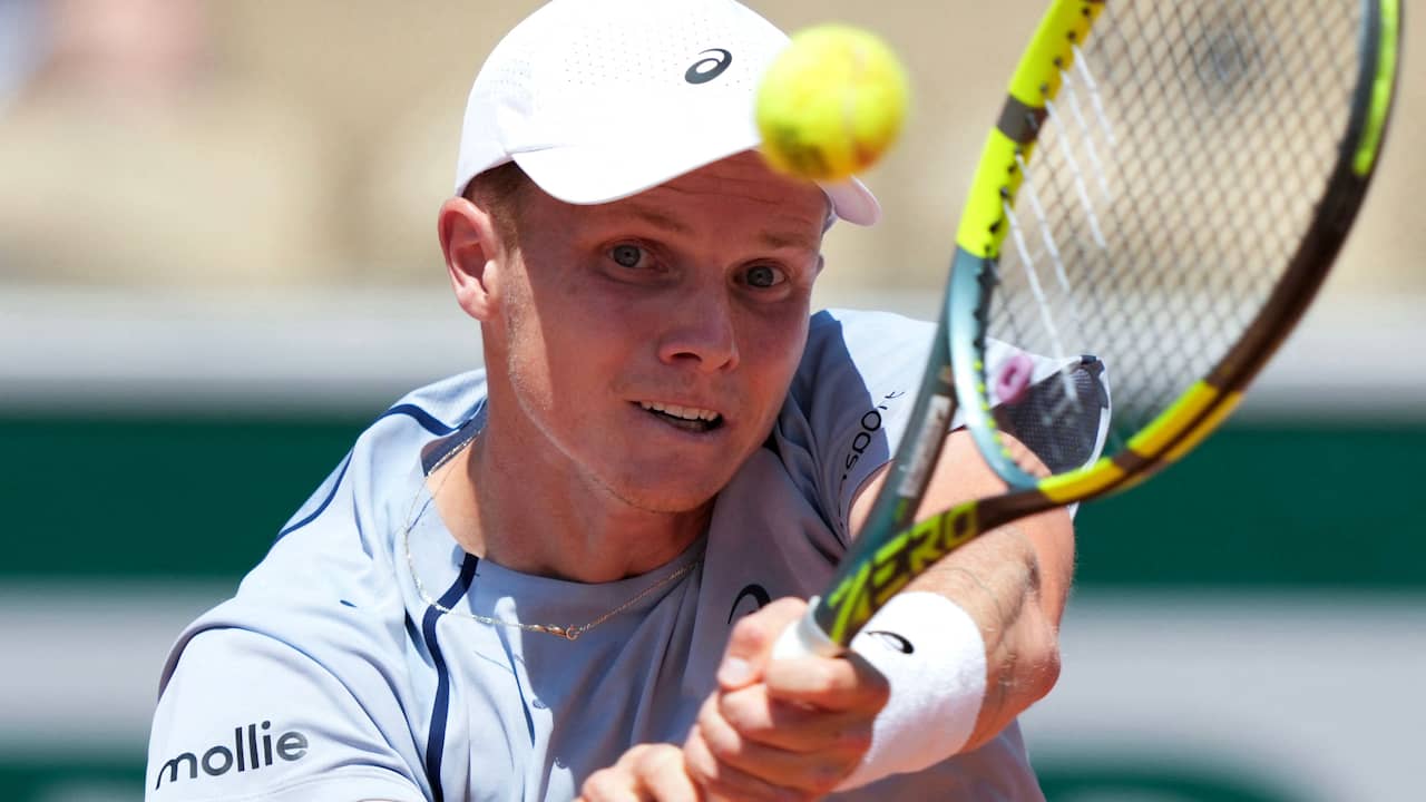 Live Roland Garros | De Jong leidt tegen Wawrinka, bekijk de ...