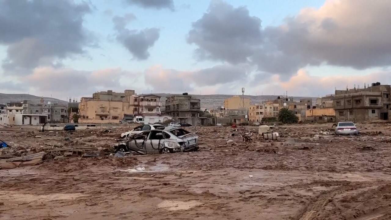 Slachtoffers verwoesting Derna worden begraven in massagraven | NU.nl