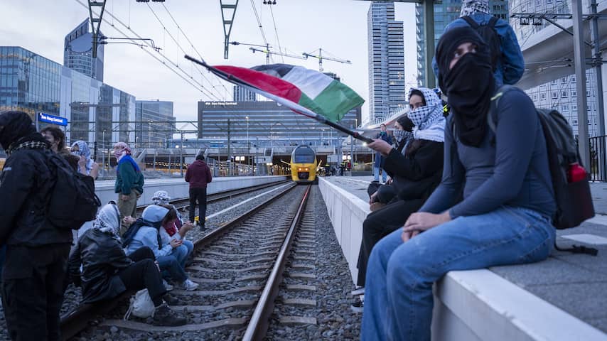 Treinverkeer Den Haag ontregeld door pro-Palestijnse demonstranten op ...