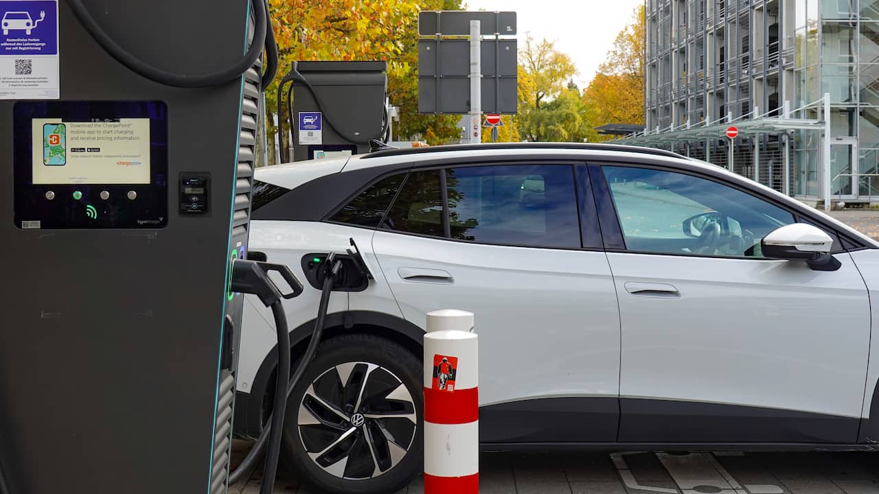 Tweedehands elektrische auto's worden goedkoper maar zijn nog niet ...