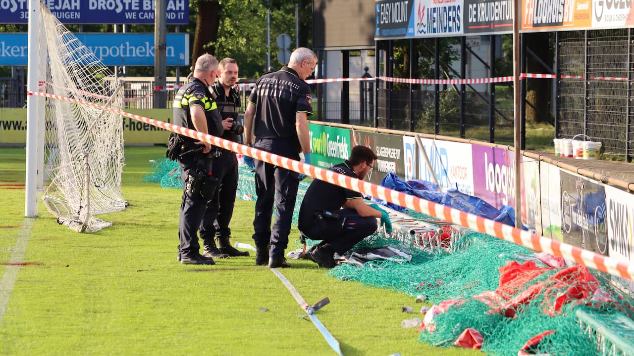 Tien gewonden na val stellage met spandoek bij oefenwedstijd FC Twente ...