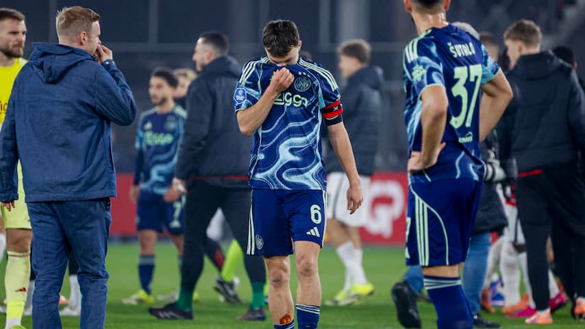 Ajax schaamt zich na recordverlies en gaat kaartjes meegereisde fans ...