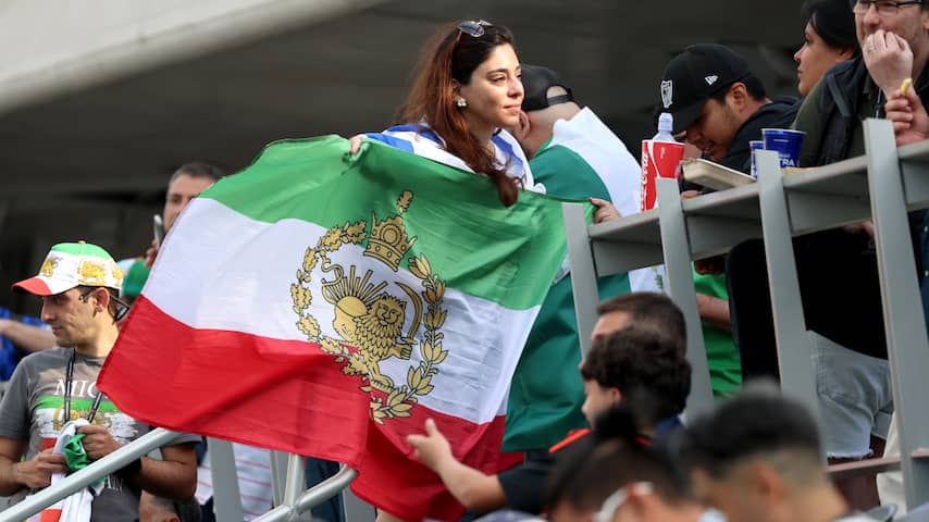 Iran speelt gelijk in beladen eerste WK-wedstrijd, alleen protesten ...