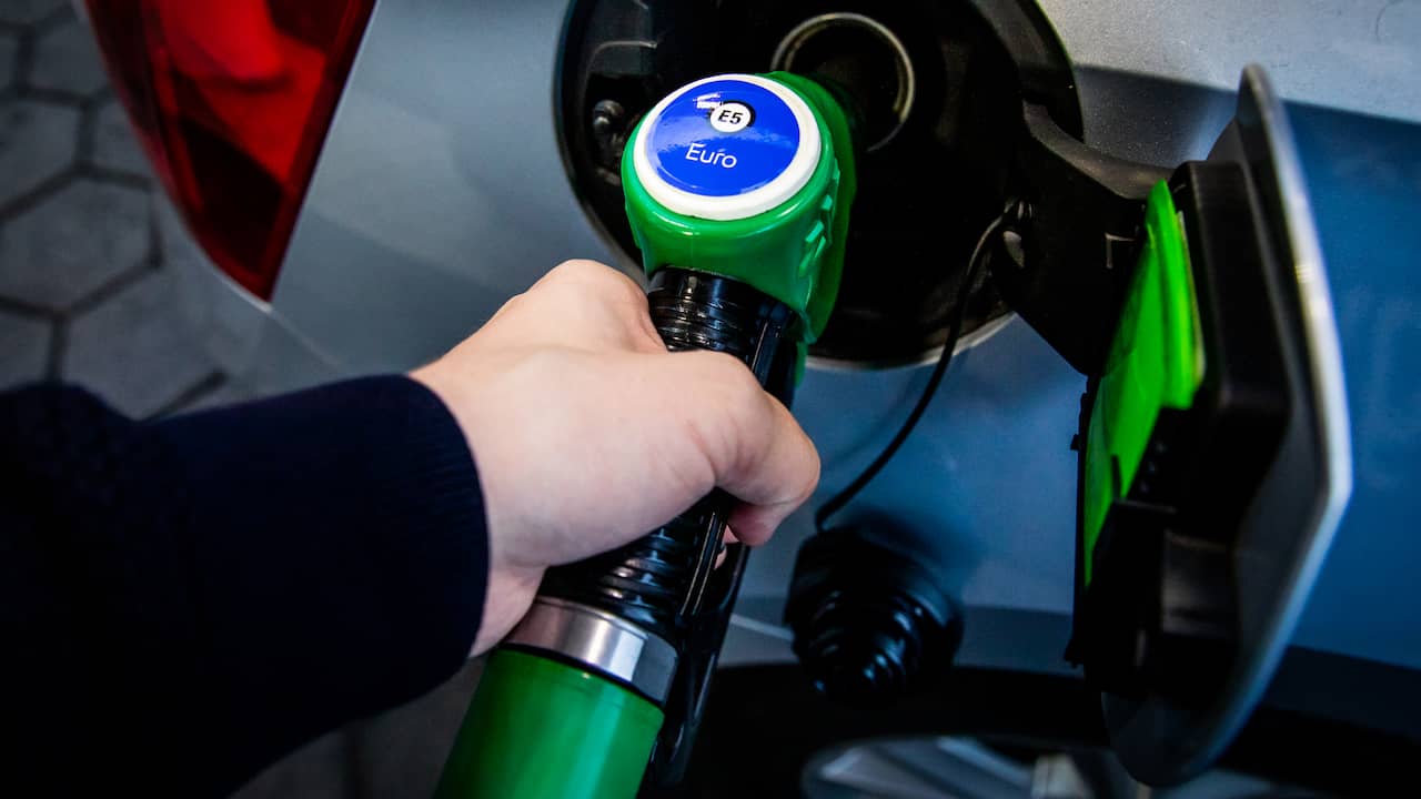 Benzine- en dieselprijzen stijgen verder naar meer dan 2,50 euro per ...