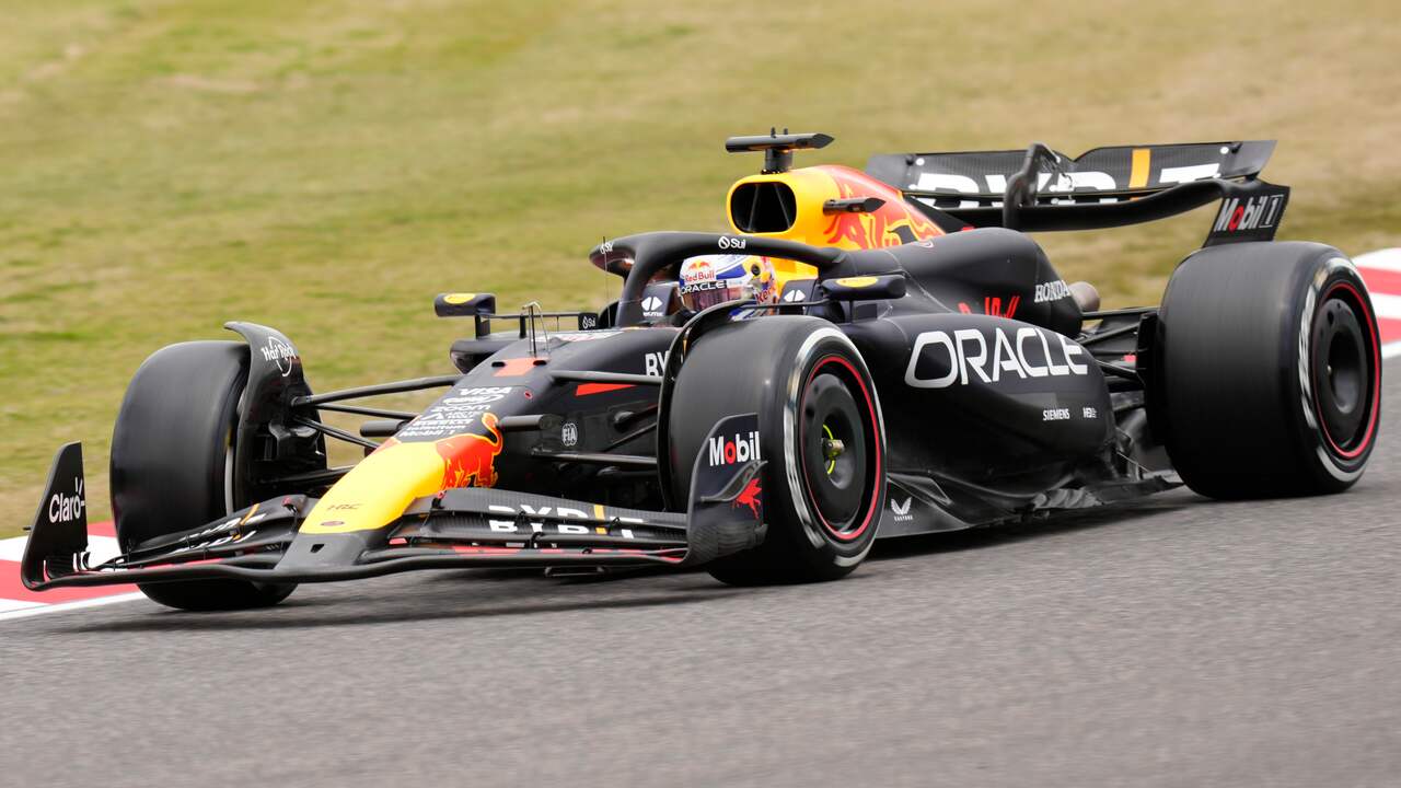 Verstappen klokt snelste tijd in eerste training Suzuka, stevige crash Sargeant | Formule 1 | NU.nl