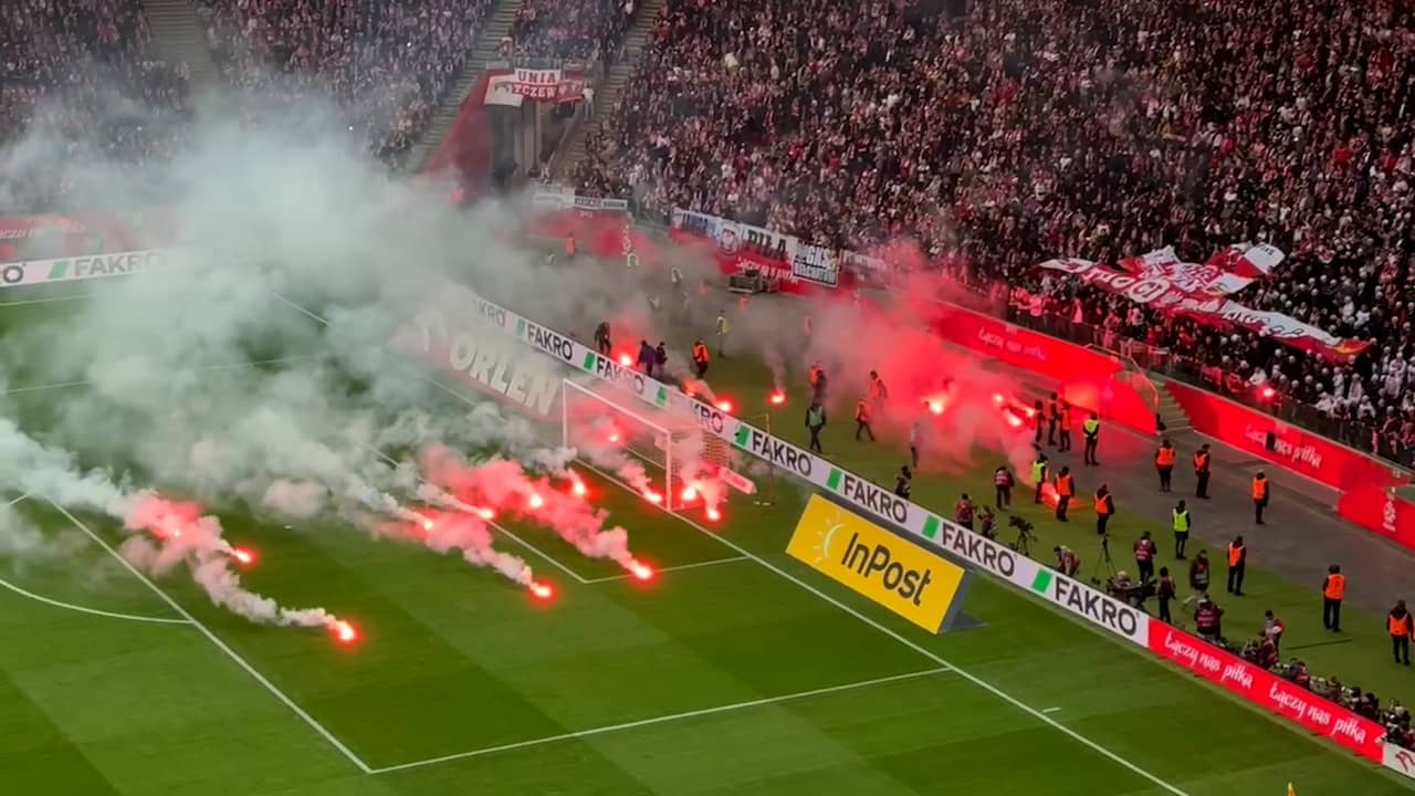 Poolse hooligans legden duel Oranje stil uit protest na inbeslagname ...