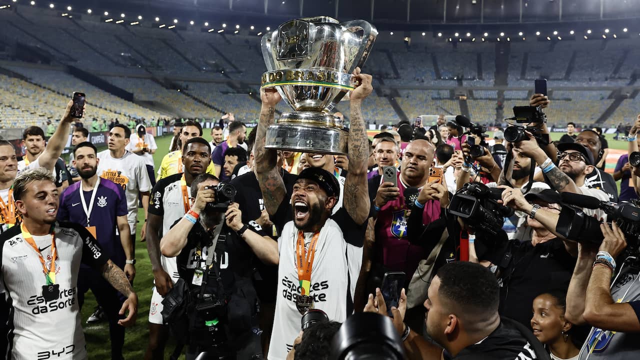 Memphis leidt Corinthians met winnend doelpunt naar Braziliaanse ...