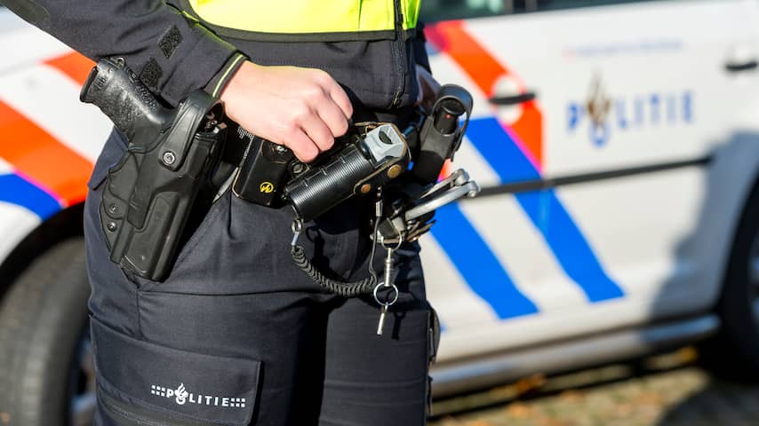 Man (19) aangehouden voor vernielen ruit politieauto | Utrecht | NU.nl