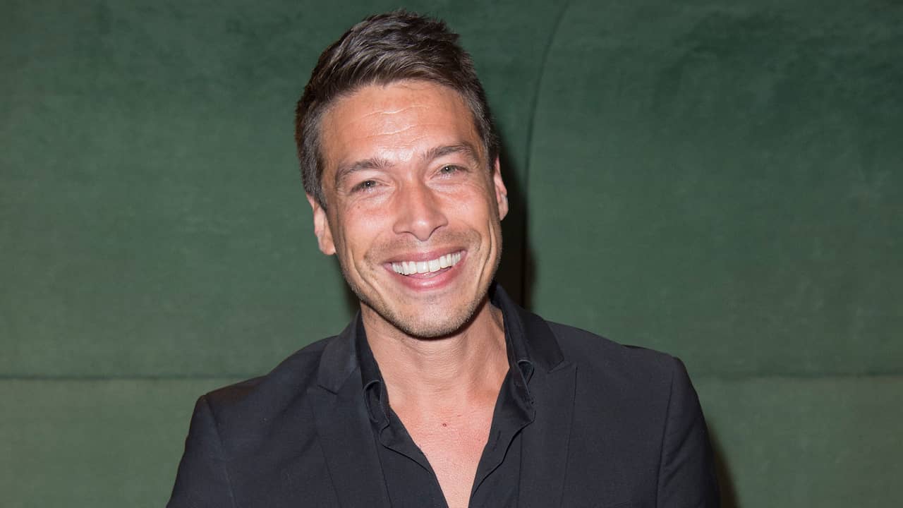 Sjors van der Panne is stem kwijt en speelt niet mee in Robert Long-voorstelling | Boek ...