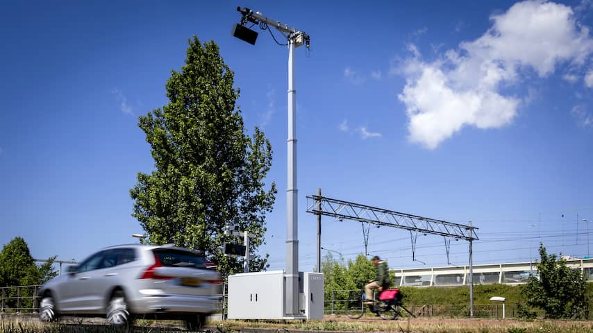 Eerste focusflitser ingeschakeld om telefoongebruik achter het stuur op ...