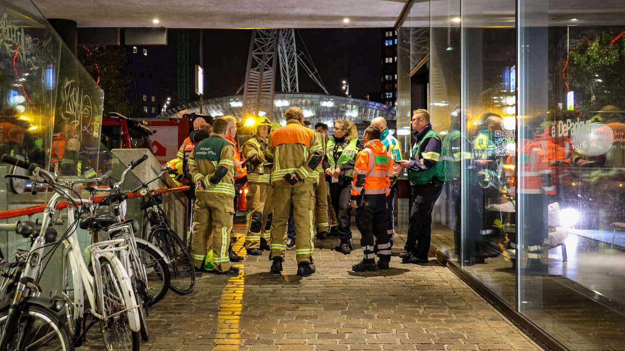 Tweehonderd mensen geëvacueerd na brand in trein Rotterdam | Binnenland ...