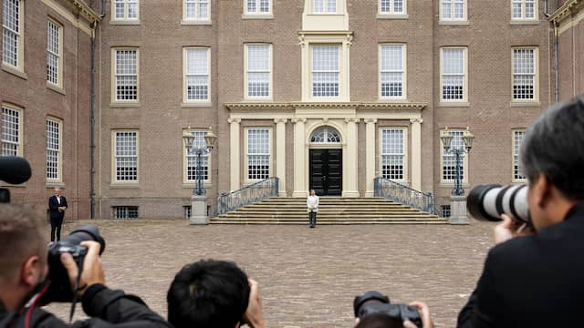 Veel fotografen voor Japanse keizer bij Paleis Het Loo | NU.nl