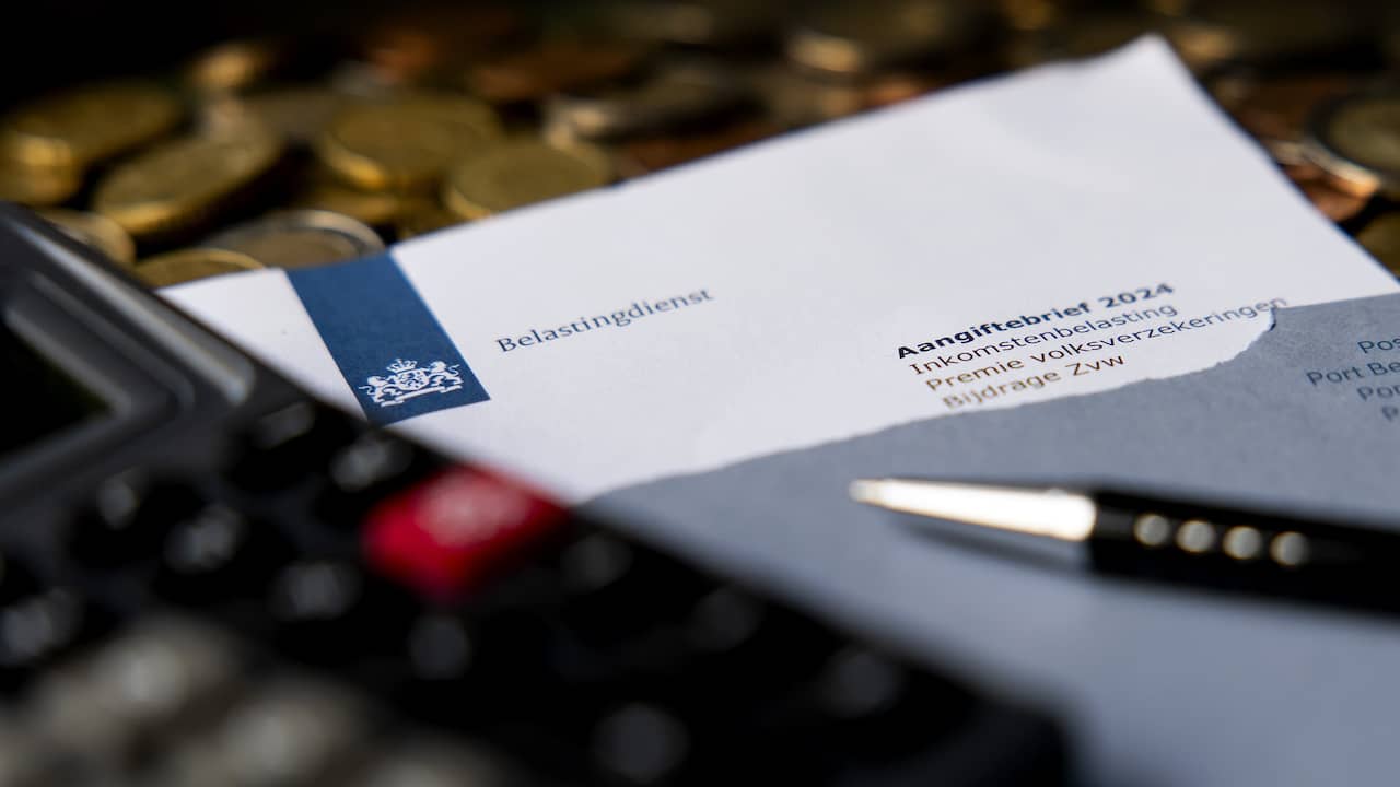Belastingdienst schat inkomens veel hoger in als mensen geen aangifte ...