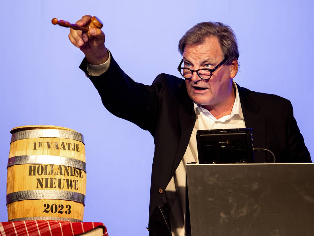 Na een week vertraging ligt de nieuwe haring nu toch in de winkels ...