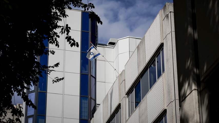 Vernielingen aangericht bij Israëlische ambassade Den Haag, verdachte ...