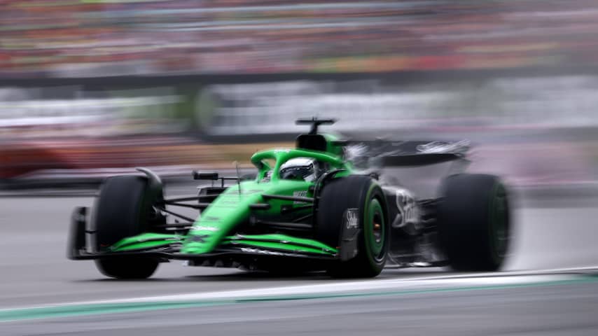 Verstappen vijfde in chaotische Grand Prix op kletsnat Silverstone, Norris wint | Formule 1 | NU.nl