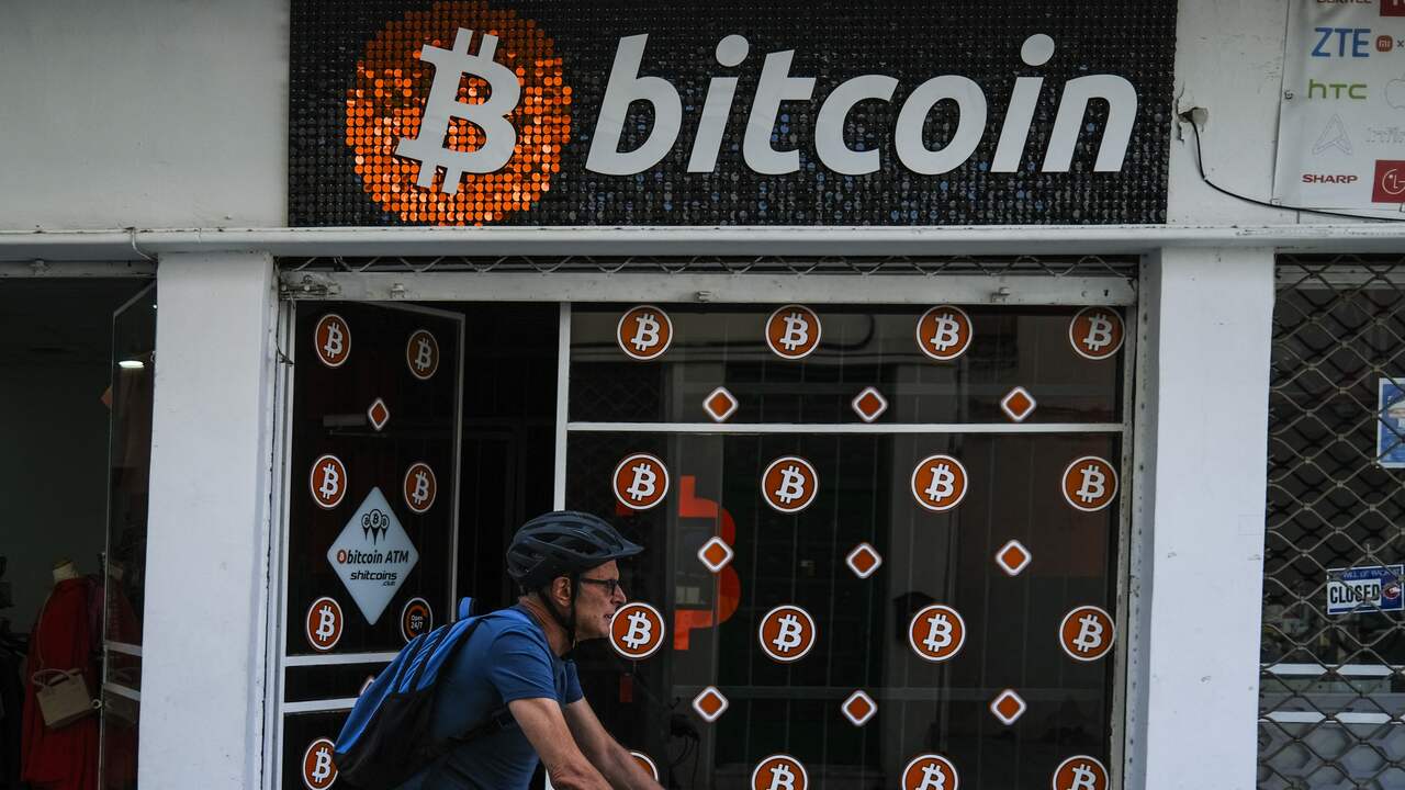 Bitcoin breekt door historische grens van 90.000 dollar | Economie | NU.nl