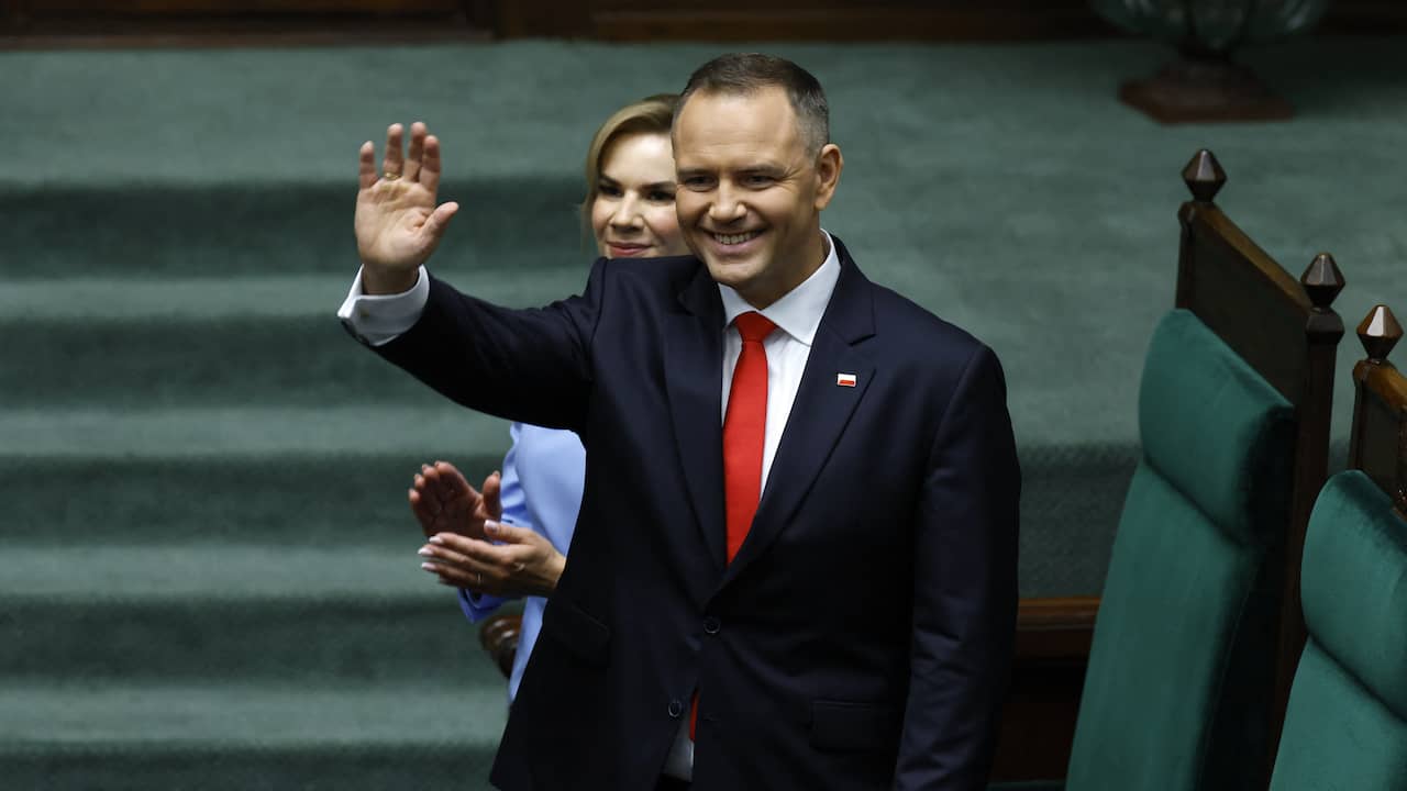 Nieuwe conservatieve president in Polen gaat het premier Tusk moeilijk maken | Buitenland | NU.nl