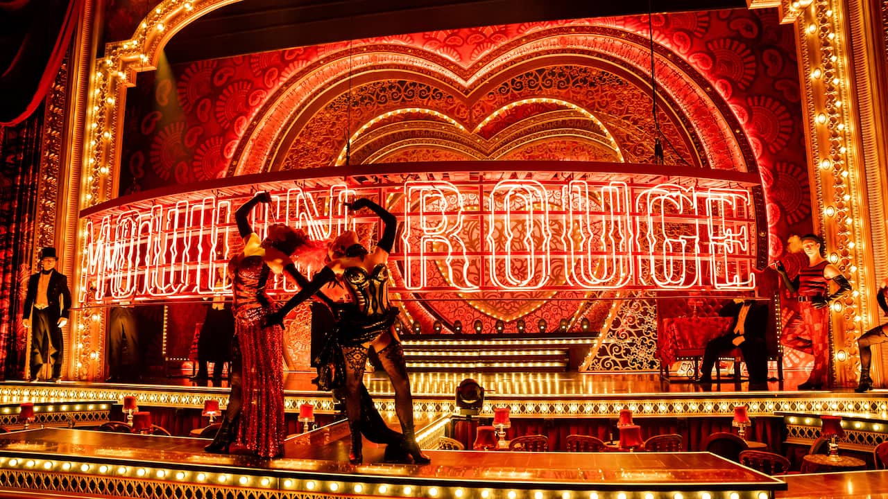 Recensieoverzicht Moulin Rouge!: 'Een geweldige traktatie' | Boek ...