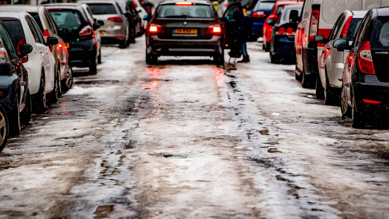 Code rood in deel Nederland om gladheid, weinig problemen in verkeer ...