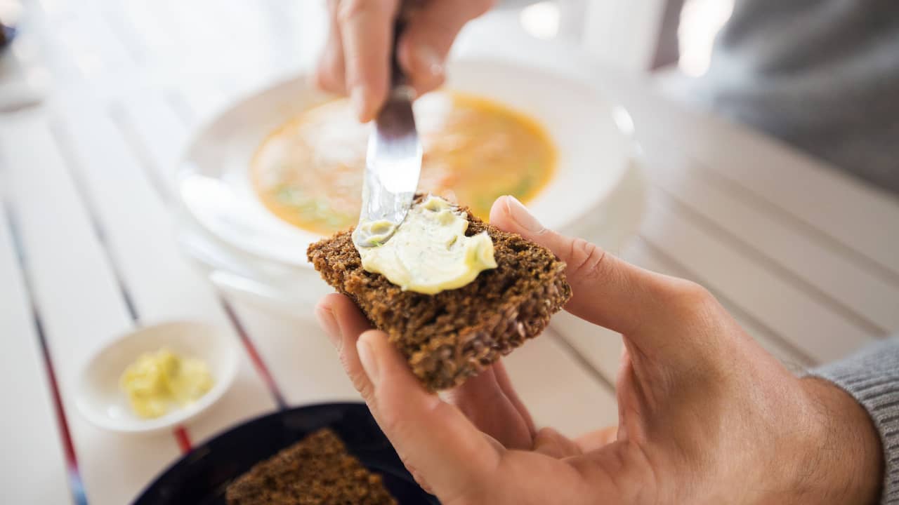 Roomboter, halvarine of margarine: Wat kun je het beste op je boterham ...