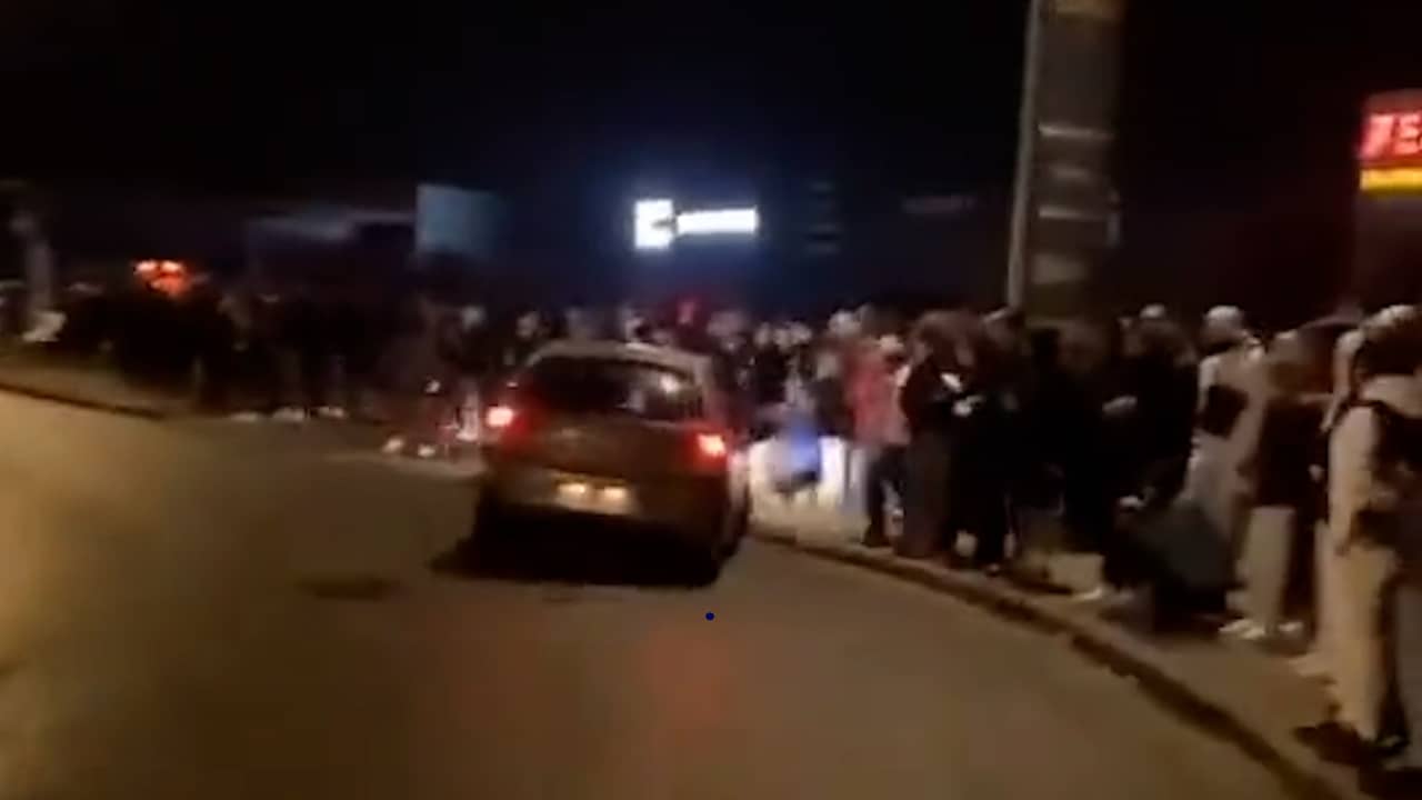 Auto rijdt in op menigte bij straatrace in Bordeaux | NU.nl