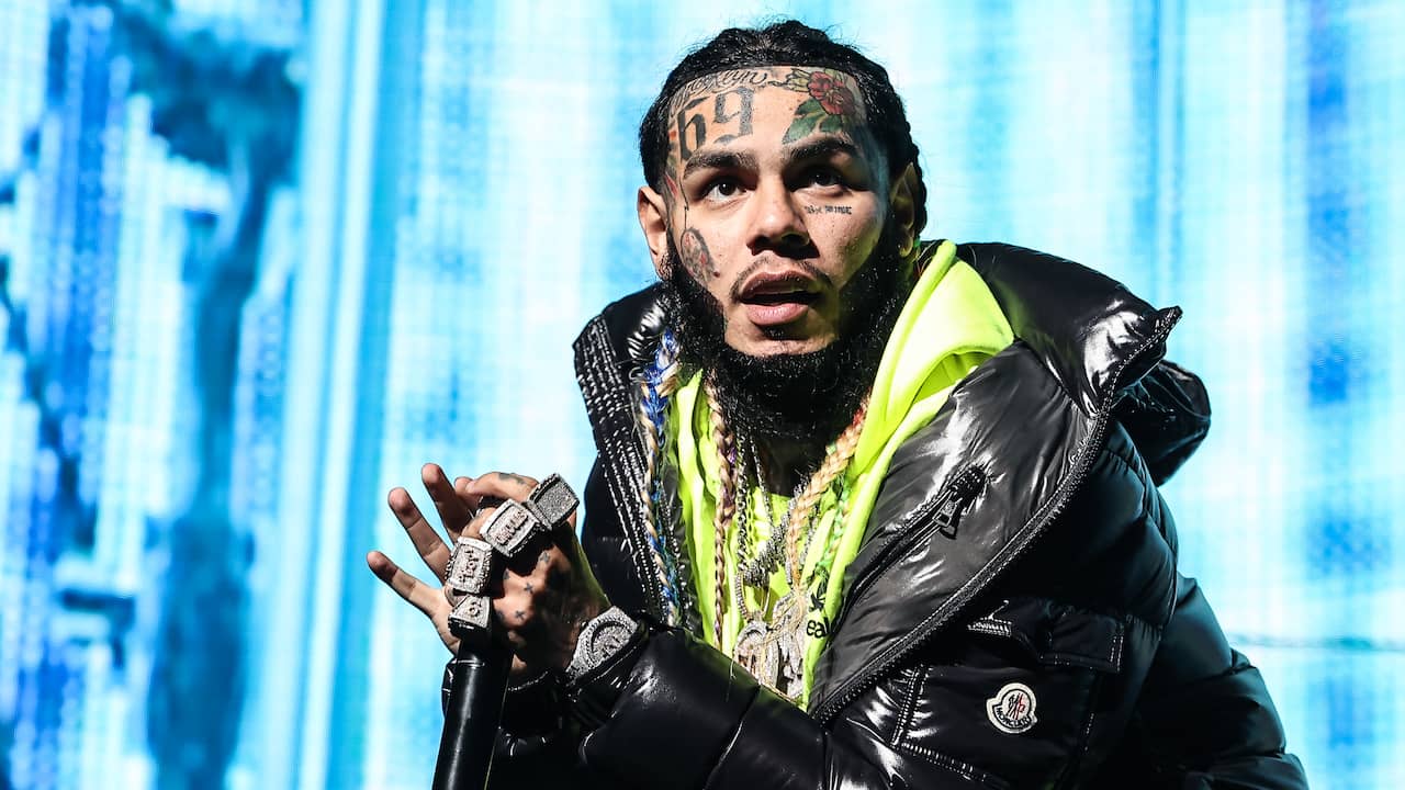 Rapper Tekashi 6ix9ine meldt zich voor celstraf na schending proeftijd ...