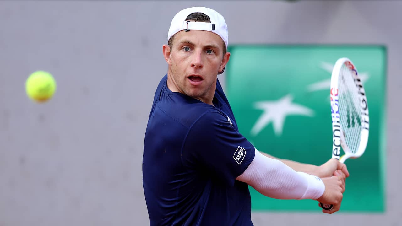 Griekspoor op pijnstillers door naar tweede ronde op Roland Garros ...