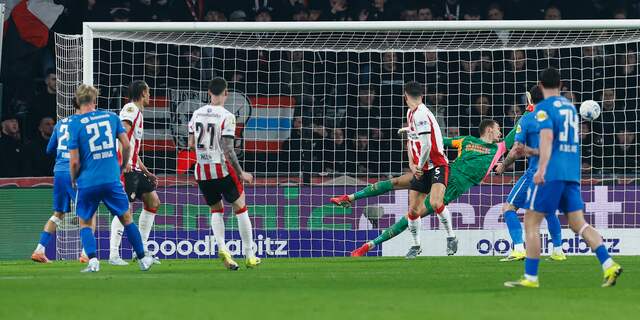 PSV verslaat AZ door late goal Pepi en blijft op koers voor vroegste ...