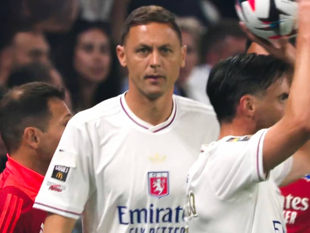 Lyon-speler Matic voor twee duels geschorst na bedekken regenboogvlag ...