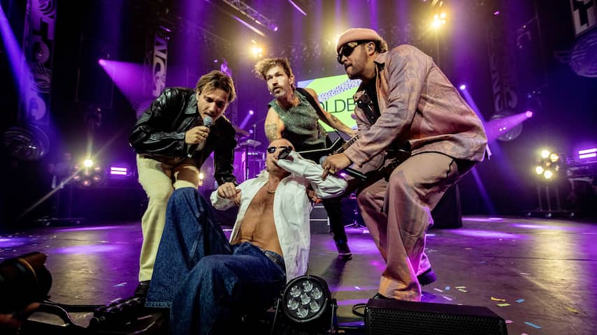 Goldband-zanger over coke snuiven op podium: 'Had ik niet moeten doen ...