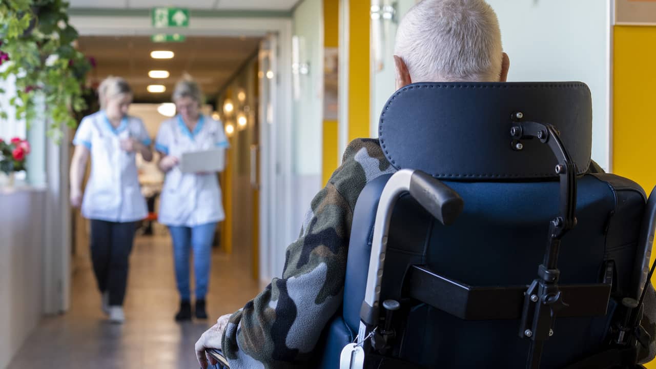 Zorg komt over tien jaar waarschijnlijk 190.000 medewerkers tekort ...