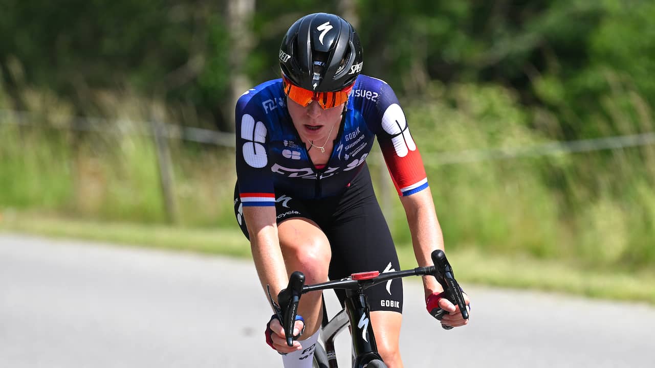 Demi Vollering valt maand voor Tour bij NK: 'Was ik maar thuisgebleven' | Wielrennen | NU.nl
