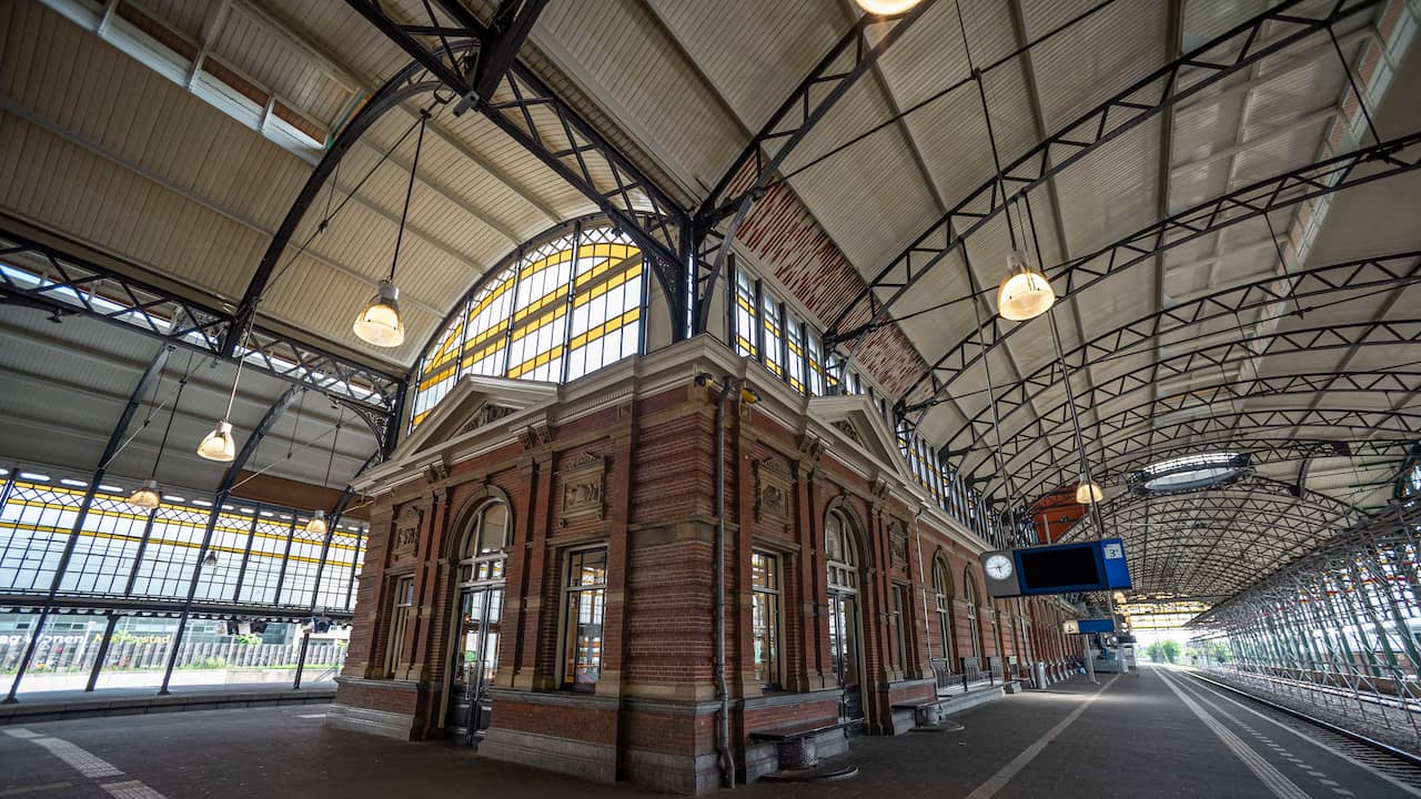 NS staakt dinsdag opnieuw, minder treinen rijden. | NU.nl