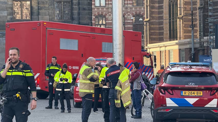 Teruglezen | Onderzoek in hotel nabij Dam na steekpartij met vijf slachtoffers - NU.nl