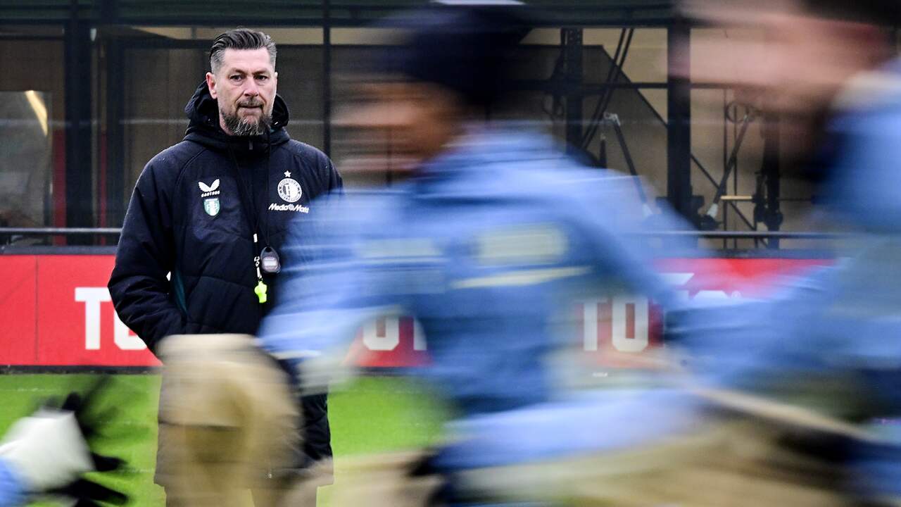 Bosschaart leidt eerste training als Feyenoord-coach na ontslag Priske ...