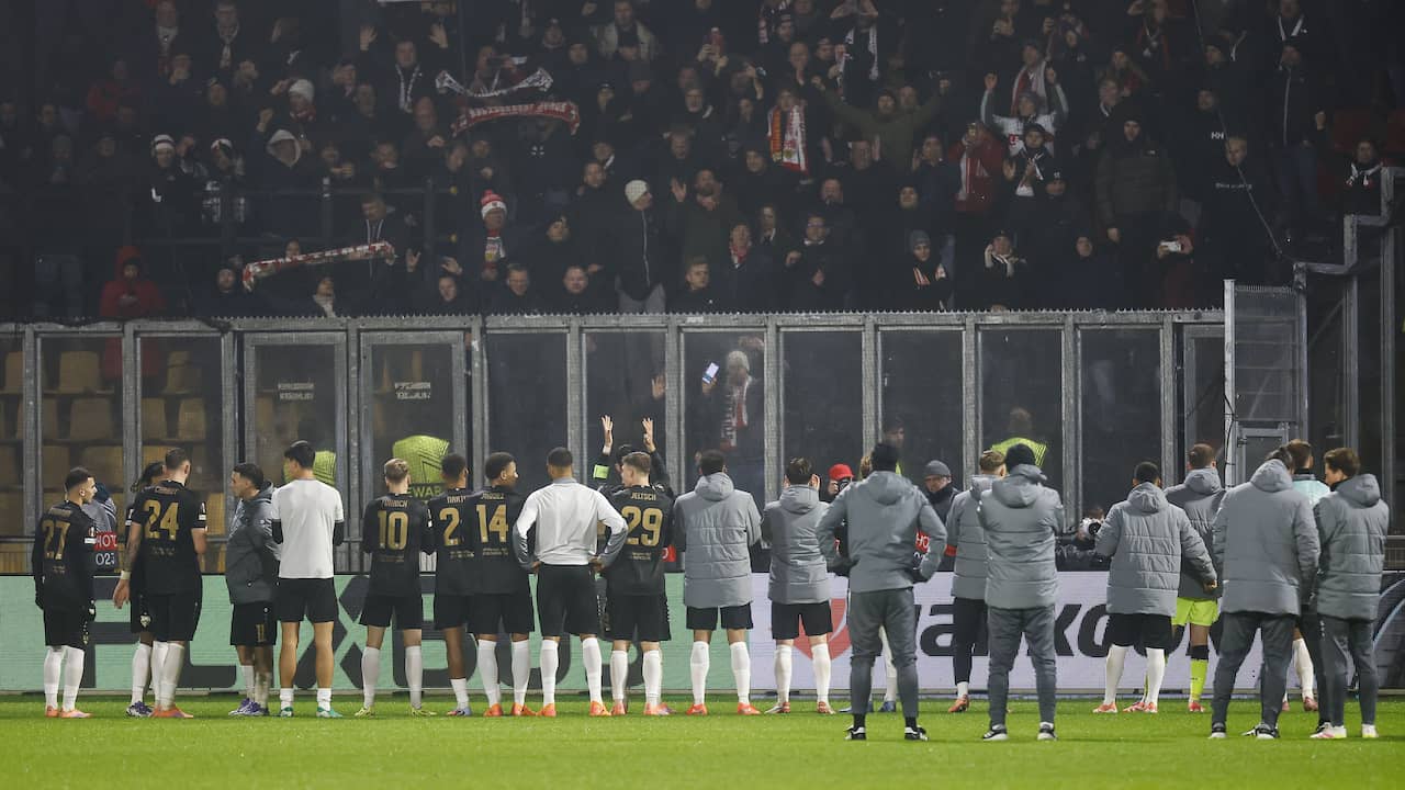 Stuttgart boos op Deventer na inrijverbod supportersbussen ...