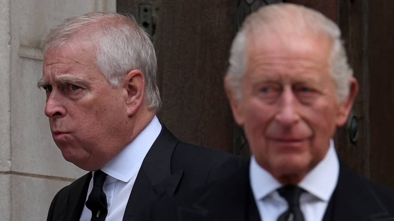 Britse koning Charles 'diep bezorgd' nu politie Andrew onderzoekt in ...
