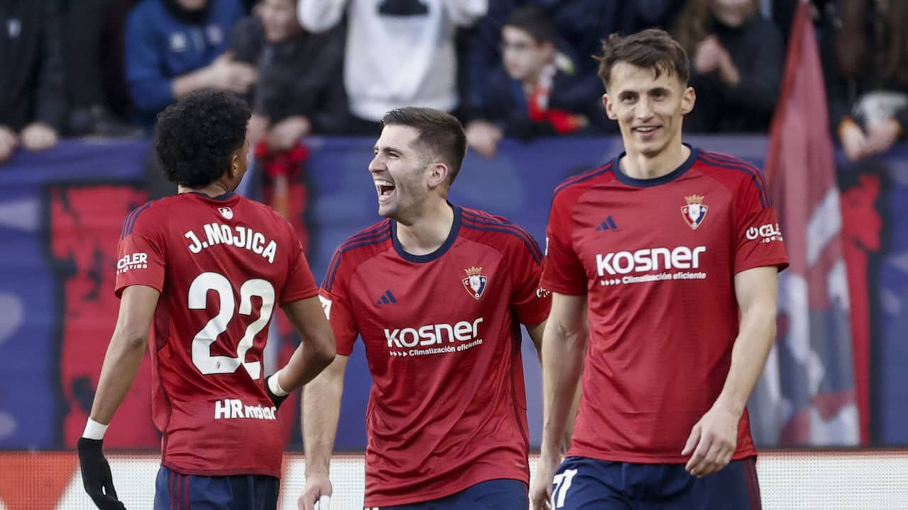 Osasuna-speler maakt wondergoal vanaf de achterlijn | NU.nl