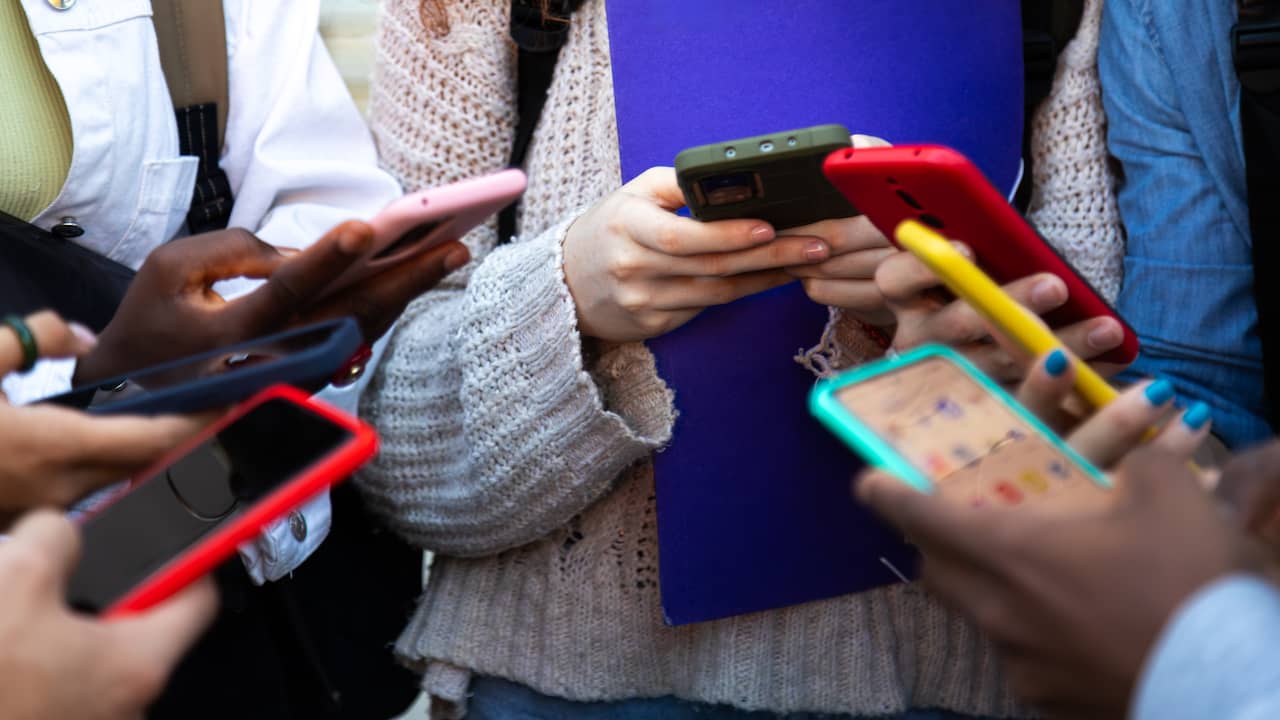 KPN en Vodafone gooien prijs van mobiel abonnement ruim 3 procent ...